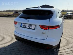 White Jaguar F-Pace 2019 in Talsi, with an engine capacity of 2.00 L and mileage of 112 thousand km for 17700 €, photo 6 on AUTOMOTO.COM.LV