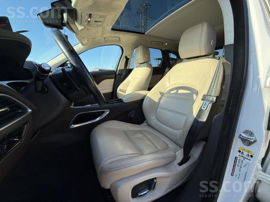 White Jaguar F-Pace 2019 in Talsi, with an engine capacity of 2.00 L and mileage of 112 thousand km for 17700 €, photo 9 on AUTOMOTO.COM.LV