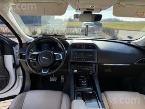 White Jaguar F-Pace 2019 in Talsi, with an engine capacity of 2.00 L and mileage of 112 thousand km for 17700 €, photo 12 on AUTOMOTO.COM.LV