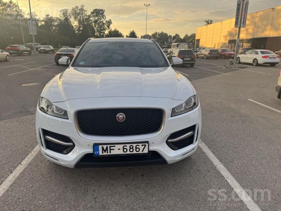 White Jaguar F-Pace 2019 in Riga, with an engine capacity of 2.00 L and mileage of 121 thousand km for 17400 €, photo 3 on AUTOMOTO.COM.LV