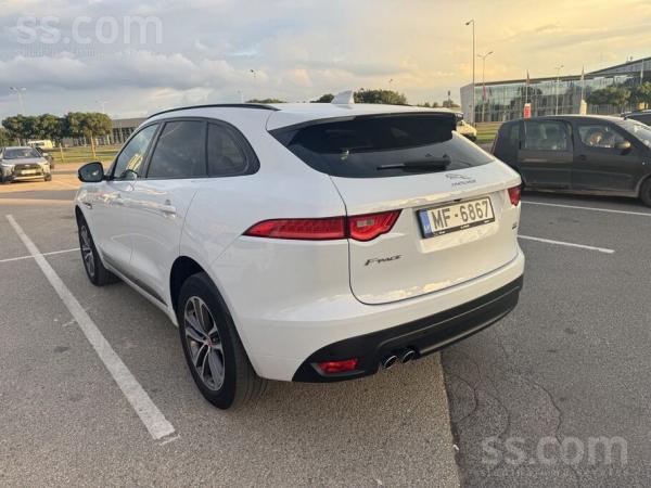 White Jaguar F-Pace 2019 in Riga, with an engine capacity of 2.00 L and mileage of 121 thousand km for 17400 €, photo 3 on AUTOMOTO.COM.LV