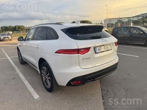 White Jaguar F-Pace 2019 in Riga, with an engine capacity of 2.00 L and mileage of 121 thousand km for 17400 €, photo 4 on AUTOMOTO.COM.LV