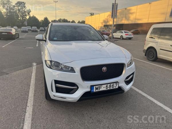 White Jaguar F-Pace 2019 in Riga, with an engine capacity of 2.00 L and mileage of 121 thousand km for 17400 €, photo 4 on AUTOMOTO.COM.LV