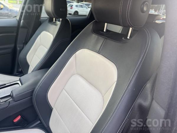 White Jaguar F-Pace 2019 in Riga, with an engine capacity of 2.00 L and mileage of 121 thousand km for 17400 €, photo 5 on AUTOMOTO.COM.LV