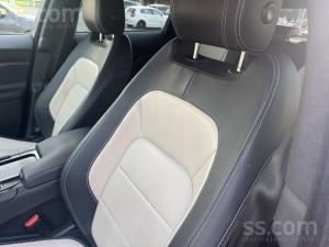 White Jaguar F-Pace 2019 in Riga, with an engine capacity of 2.00 L and mileage of 121 thousand km for 17400 €, photo 6 on AUTOMOTO.COM.LV