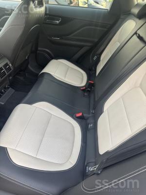 White Jaguar F-Pace 2019 in Riga, with an engine capacity of 2.00 L and mileage of 121 thousand km for 17400 €, photo 7 on AUTOMOTO.COM.LV