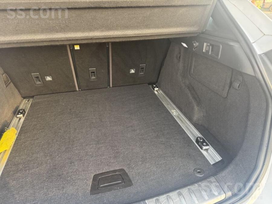White Jaguar F-Pace 2019 in Riga, with an engine capacity of 2.00 L and mileage of 121 thousand km for 17400 €, photo 8 on AUTOMOTO.COM.LV