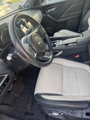 White Jaguar F-Pace 2019 in Riga, with an engine capacity of 2.00 L and mileage of 121 thousand km for 17400 €, photo 10 on AUTOMOTO.COM.LV