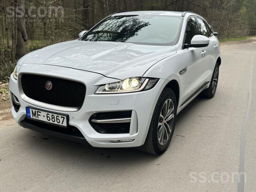 White Jaguar F-Pace 2019 in Riga, with an engine capacity of 2.00 L and mileage of 126 thousand km for 16800 €, photo 4 on AUTOMOTO.COM.LV