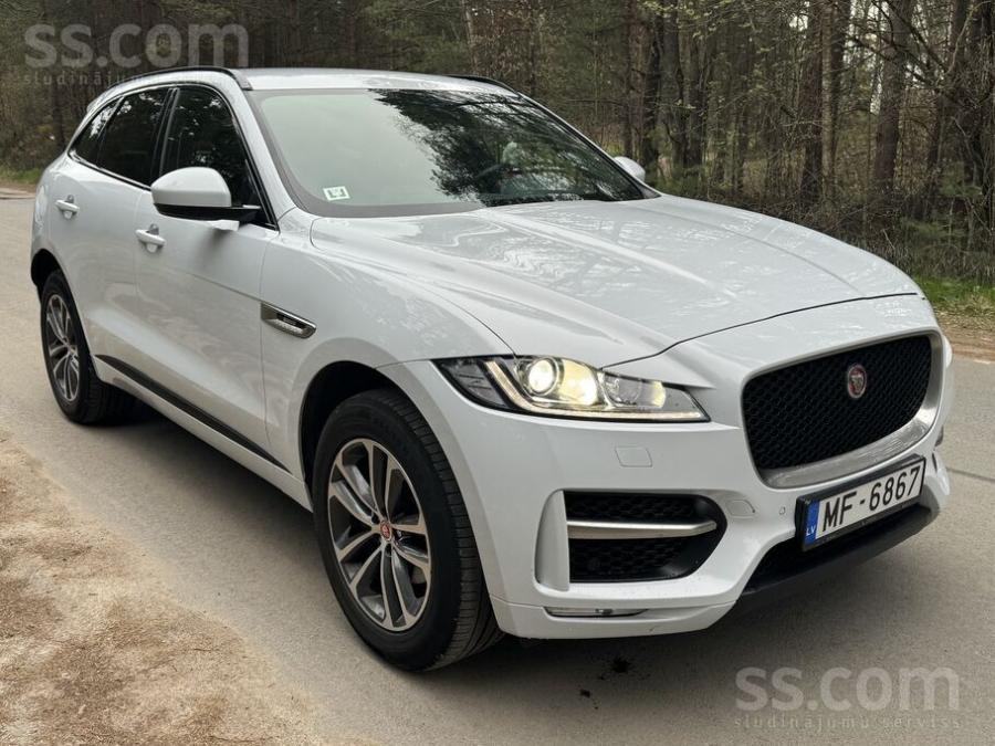 White Jaguar F-Pace 2019 in Riga, with an engine capacity of 2.00 L and mileage of 126 thousand km for 16800 €, photo 5 on AUTOMOTO.COM.LV