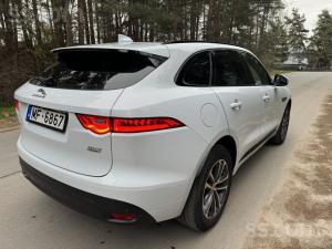 White Jaguar F-Pace 2019 in Riga, with an engine capacity of 2.00 L and mileage of 126 thousand km for 16800 €, photo 7 on AUTOMOTO.COM.LV