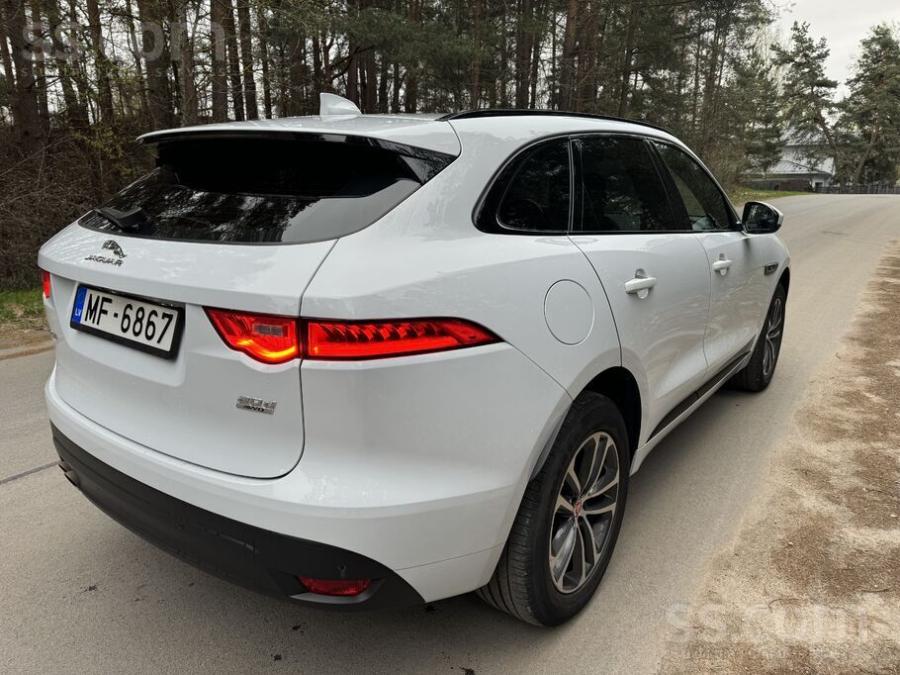 White Jaguar F-Pace 2019 in Riga, with an engine capacity of 2.00 L and mileage of 126 thousand km for 16800 €, photo 7 on AUTOMOTO.COM.LV
