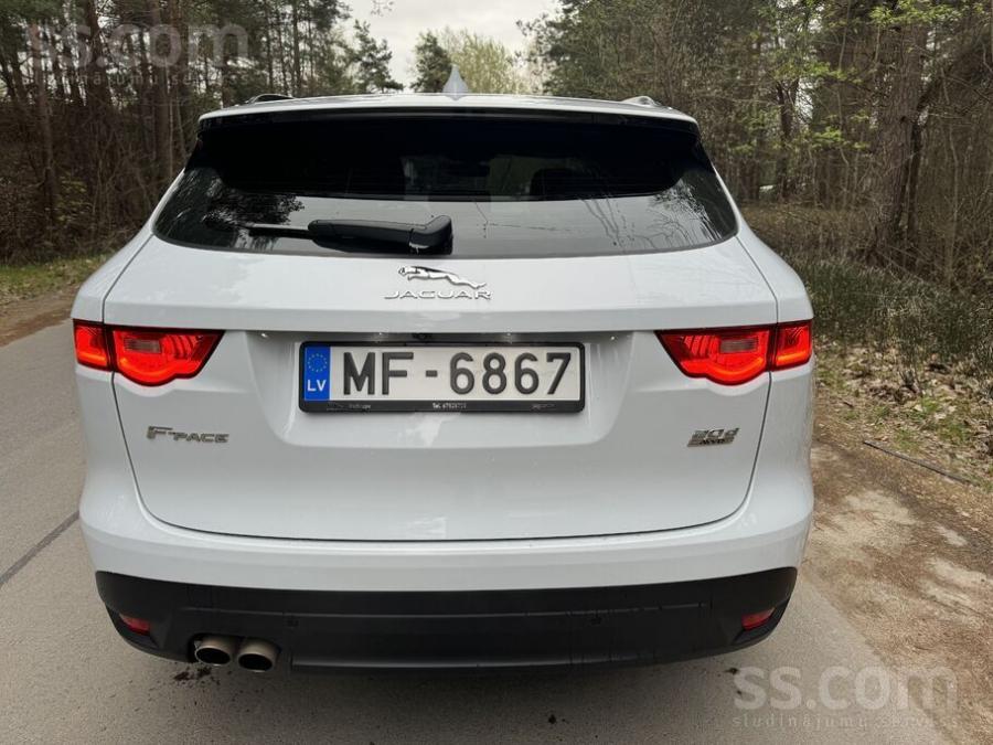White Jaguar F-Pace 2019 in Riga, with an engine capacity of 2.00 L and mileage of 126 thousand km for 16800 €, photo 8 on AUTOMOTO.COM.LV