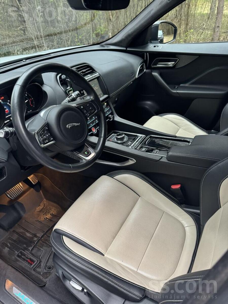 White Jaguar F-Pace 2019 in Riga, with an engine capacity of 2.00 L and mileage of 126 thousand km for 16800 €, photo 12 on AUTOMOTO.COM.LV