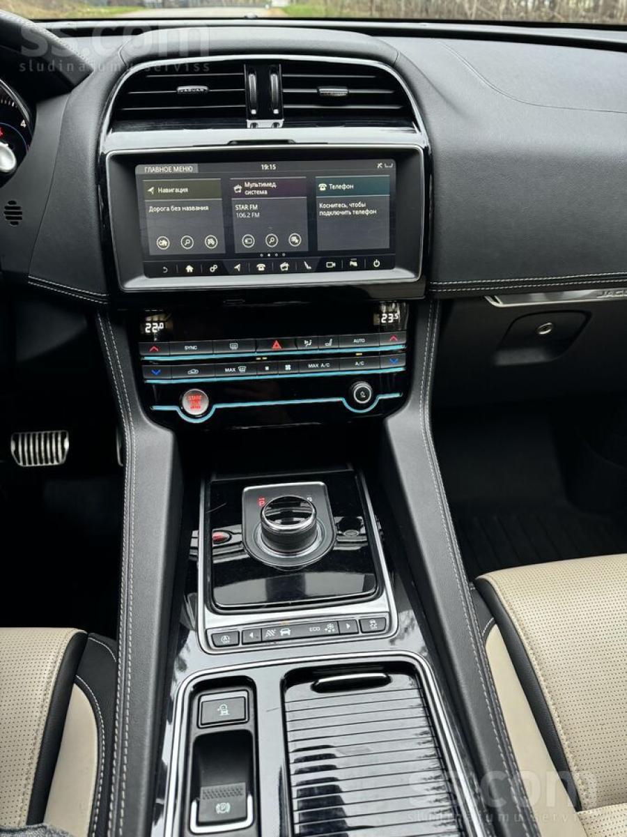 White Jaguar F-Pace 2019 in Riga, with an engine capacity of 2.00 L and mileage of 126 thousand km for 16800 €, photo 13 on AUTOMOTO.COM.LV