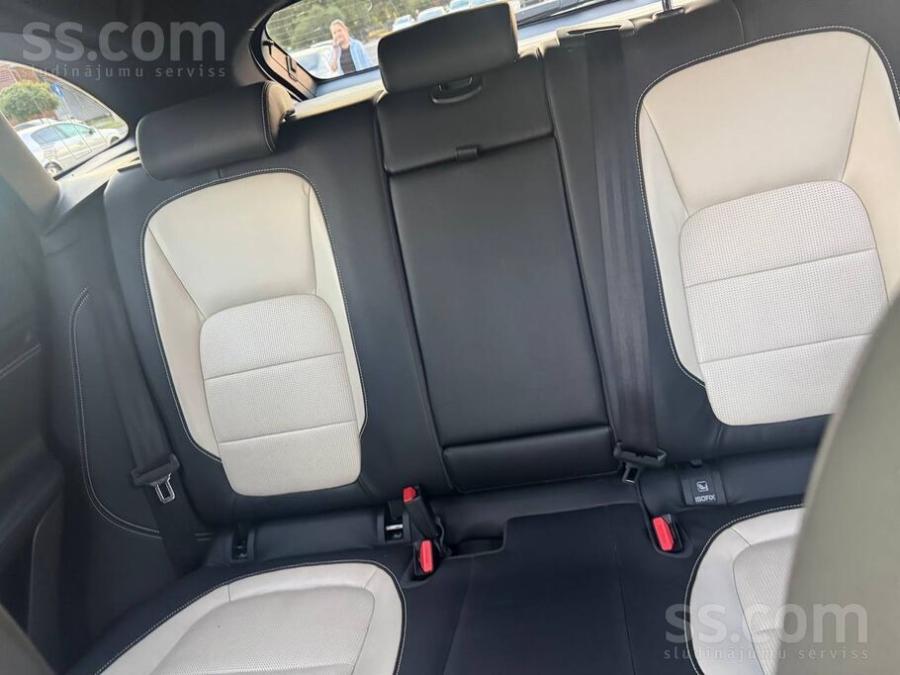 White Jaguar F-Pace 2019 in Riga, with an engine capacity of 2.00 L and mileage of 126 thousand km for 16800 €, photo 18 on AUTOMOTO.COM.LV