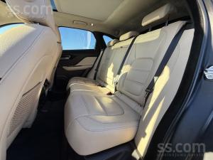 Белый Ягуар Ф-Пейс 2019 в Талси, объемом двигателя 2.00 л и пробегом 112 тыс. км за 17700 €, фото 10 на AUTOMOTO.COM.LV