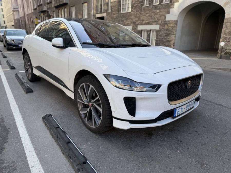 Balts Jaguar F-Pace 2019 Rīga, ar dzinēja tilpumu 0.00 L un nobraukumu 41 tūkst. km par 28000 €, foto 3 vietnē AUTOMOTO.COM.LV