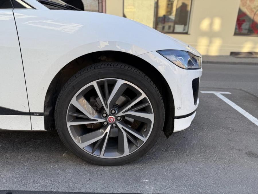 Balts Jaguar F-Pace 2019 Rīga, ar dzinēja tilpumu 0.00 L un nobraukumu 41 tūkst. km par 28000 €, foto 4 vietnē AUTOMOTO.COM.LV