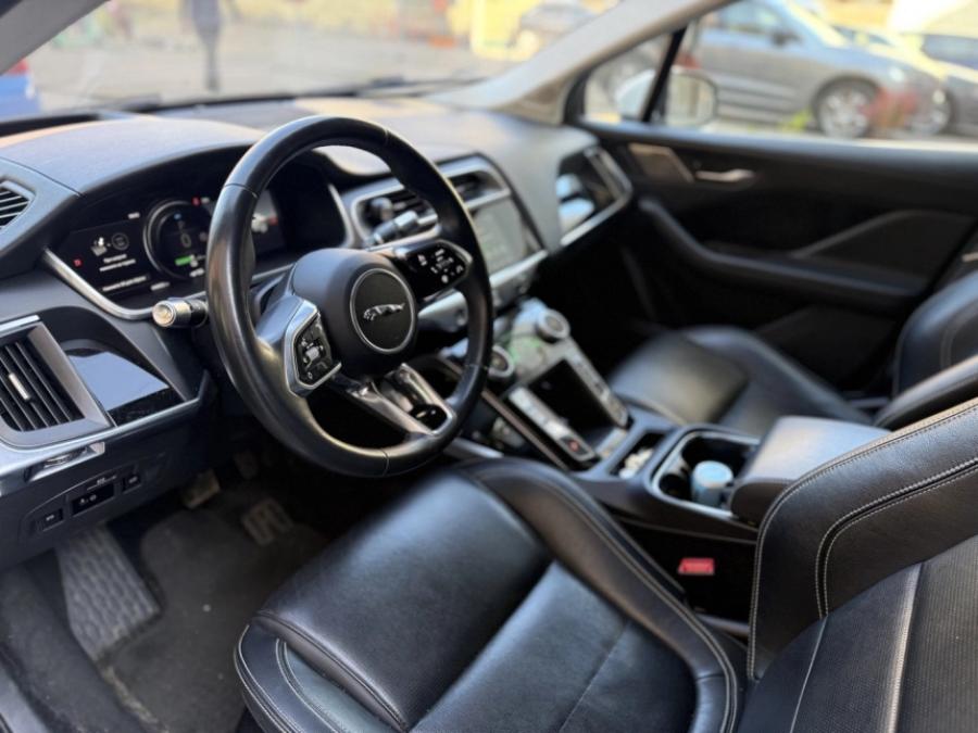 Balts Jaguar F-Pace 2019 Rīga, ar dzinēja tilpumu 0.00 L un nobraukumu 41 tūkst. km par 28000 €, foto 6 vietnē AUTOMOTO.COM.LV