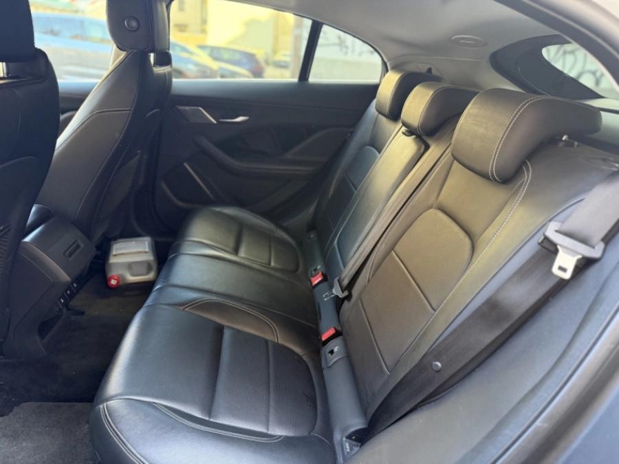Balts Jaguar F-Pace 2019 Rīga, ar dzinēja tilpumu 0.00 L un nobraukumu 41 tūkst. km par 28000 €, foto 7 vietnē AUTOMOTO.COM.LV
