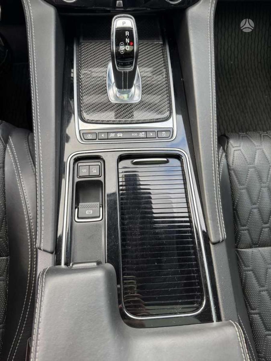 Balts Jaguar F-Pace 2019 Viļņa, ar dzinēja tilpumu 5.00 L un nobraukumu 80 tūkst. km par 41450 €, foto 16 vietnē AUTOMOTO.COM.LV