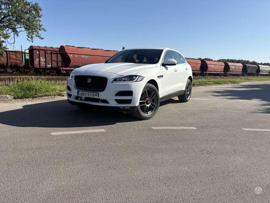 White Jaguar F-Pace 2019 in Kaunas, with an engine capacity of 2.00 L and mileage of 163 thousand km for 17800 €, photo 1 on AUTOMOTO.COM.LV