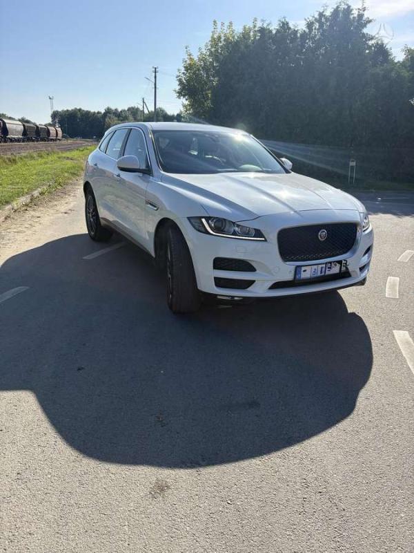 White Jaguar F-Pace 2019 in Kaunas, with an engine capacity of 2.00 L and mileage of 163 thousand km for 17800 €, photo 2 on AUTOMOTO.COM.LV