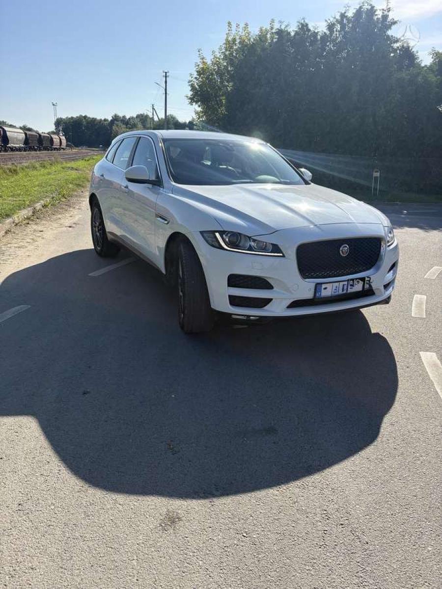 White Jaguar F-Pace 2019 in Kaunas, with an engine capacity of 2.00 L and mileage of 163 thousand km for 17800 €, photo 3 on AUTOMOTO.COM.LV