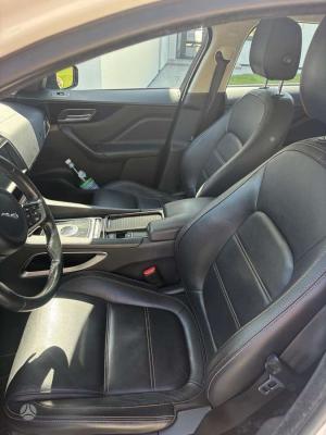 White Jaguar F-Pace 2019 in Kaunas, with an engine capacity of 2.00 L and mileage of 163 thousand km for 17800 €, photo 6 on AUTOMOTO.COM.LV