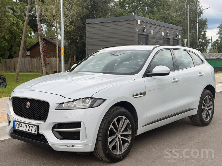 White Jaguar F-Pace 2019 in Riga, with an engine capacity of 2.00 L and mileage of 171 thousand km for 14900 €, photo 4 on AUTOMOTO.COM.LV
