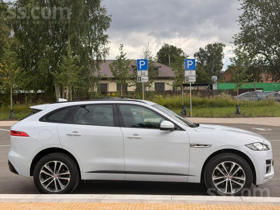 White Jaguar F-Pace 2019 in Riga, with an engine capacity of 2.00 L and mileage of 171 thousand km for 14900 €, photo 5 on AUTOMOTO.COM.LV