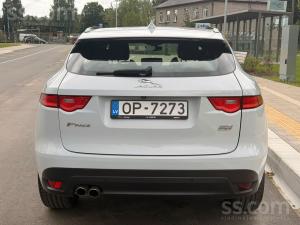 White Jaguar F-Pace 2019 in Riga, with an engine capacity of 2.00 L and mileage of 171 thousand km for 14900 €, photo 8 on AUTOMOTO.COM.LV