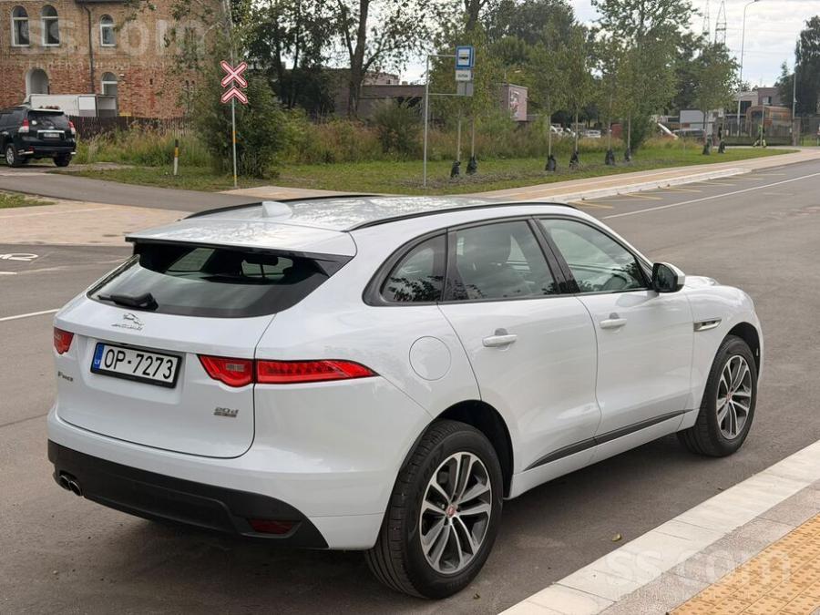 White Jaguar F-Pace 2019 in Riga, with an engine capacity of 2.00 L and mileage of 171 thousand km for 14900 €, photo 9 on AUTOMOTO.COM.LV
