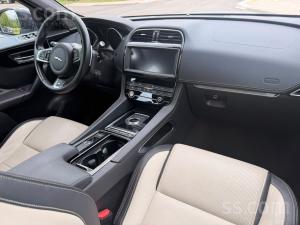 White Jaguar F-Pace 2019 in Riga, with an engine capacity of 2.00 L and mileage of 171 thousand km for 14900 €, photo 12 on AUTOMOTO.COM.LV