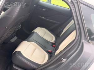 White Jaguar F-Pace 2019 in Riga, with an engine capacity of 2.00 L and mileage of 171 thousand km for 14900 €, photo 16 on AUTOMOTO.COM.LV