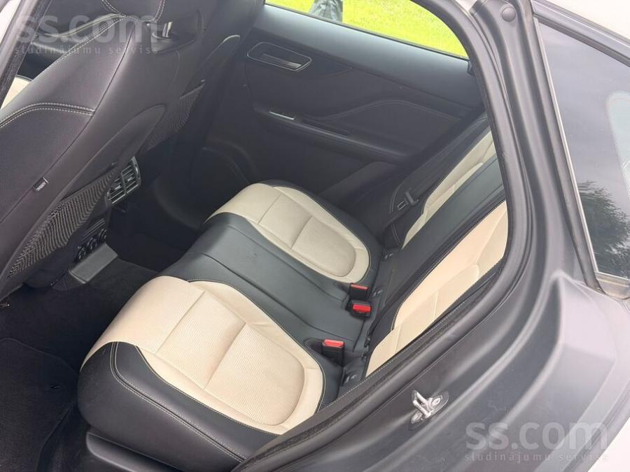 White Jaguar F-Pace 2019 in Riga, with an engine capacity of 2.00 L and mileage of 171 thousand km for 14900 €, photo 16 on AUTOMOTO.COM.LV