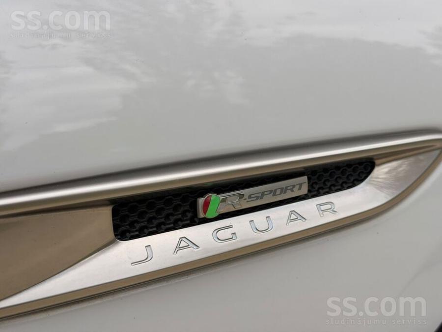 White Jaguar F-Pace 2019 in Riga, with an engine capacity of 2.00 L and mileage of 171 thousand km for 14900 €, photo 18 on AUTOMOTO.COM.LV