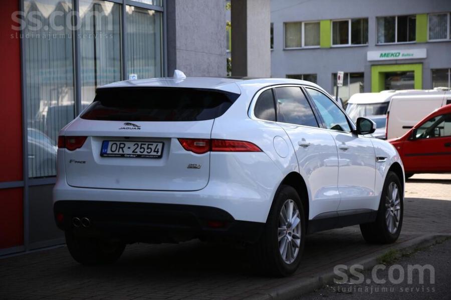 Balts Jaguar F-Pace 2019 Rīga, ar dzinēja tilpumu 2.00 L un nobraukumu 120 tūkst. km par 16995 €, foto 7 vietnē AUTOMOTO.COM.LV