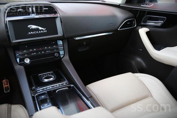 White Jaguar F-Pace 2019 in Riga, with an engine capacity of 2.00 L and mileage of 120 thousand km for 16995 €, photo 10 on AUTOMOTO.COM.LV
