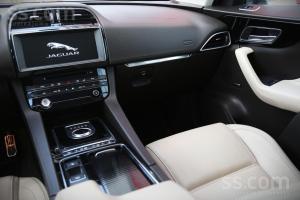 Balts Jaguar F-Pace 2019 Rīga, ar dzinēja tilpumu 2.00 L un nobraukumu 120 tūkst. km par 16995 €, foto 10 vietnē AUTOMOTO.COM.LV