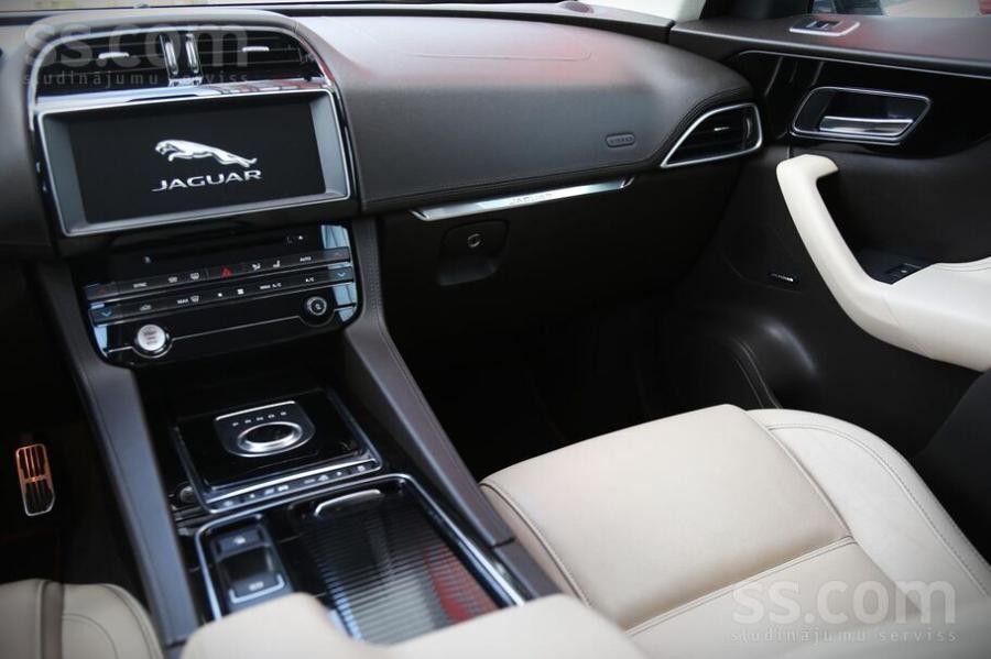 Balts Jaguar F-Pace 2019 Rīga, ar dzinēja tilpumu 2.00 L un nobraukumu 120 tūkst. km par 16995 €, foto 10 vietnē AUTOMOTO.COM.LV