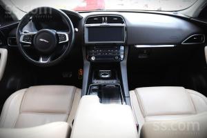 Balts Jaguar F-Pace 2019 Rīga, ar dzinēja tilpumu 2.00 L un nobraukumu 120 tūkst. km par 16995 €, foto 11 vietnē AUTOMOTO.COM.LV