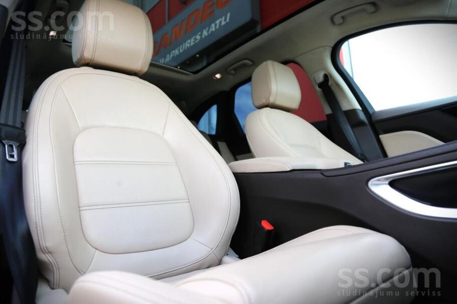 Balts Jaguar F-Pace 2019 Rīga, ar dzinēja tilpumu 2.00 L un nobraukumu 120 tūkst. km par 16995 €, foto 15 vietnē AUTOMOTO.COM.LV