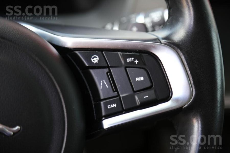 Balts Jaguar F-Pace 2019 Rīga, ar dzinēja tilpumu 2.00 L un nobraukumu 120 tūkst. km par 16995 €, foto 20 vietnē AUTOMOTO.COM.LV