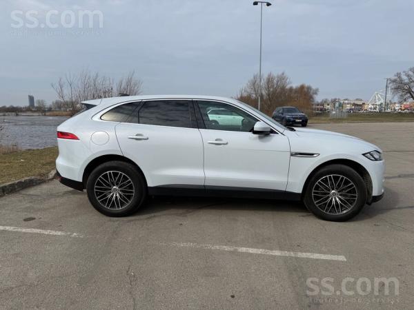 White Jaguar F-Pace 2020 in Riga, with an engine capacity of 2.00 L and mileage of 63 thousand km for 19000 €, photo 1 on AUTOMOTO.COM.LV