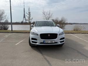 White Jaguar F-Pace 2020 in Riga, with an engine capacity of 2.00 L and mileage of 63 thousand km for 19000 €, photo 3 on AUTOMOTO.COM.LV