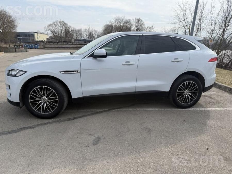 White Jaguar F-Pace 2020 in Riga, with an engine capacity of 2.00 L and mileage of 63 thousand km for 19000 €, photo 4 on AUTOMOTO.COM.LV