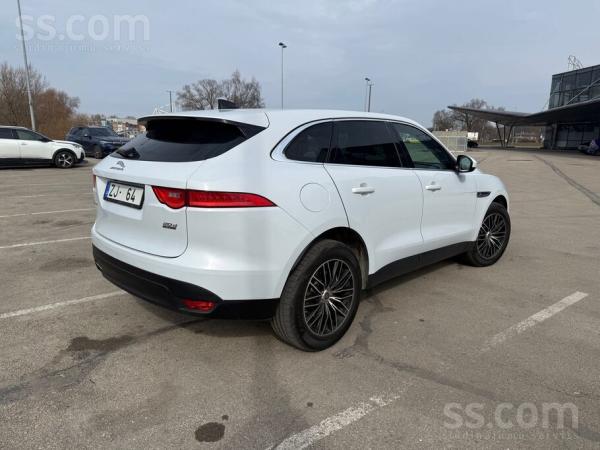 White Jaguar F-Pace 2020 in Riga, with an engine capacity of 2.00 L and mileage of 63 thousand km for 19000 €, photo 4 on AUTOMOTO.COM.LV