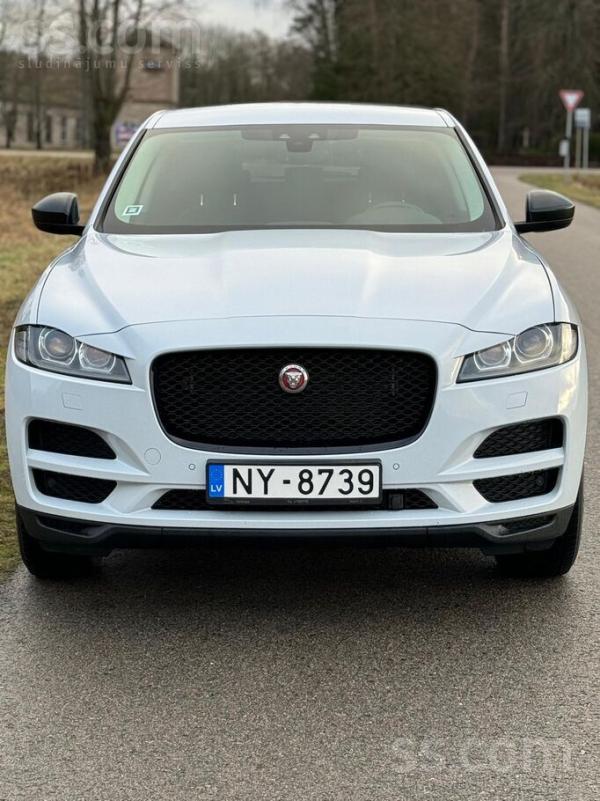 Белый Ягуар Ф-Пейс 2020 в Рига, объемом двигателя 2.00 л и пробегом 157 тыс. км за 16990 €, фото 2 на AUTOMOTO.COM.LV